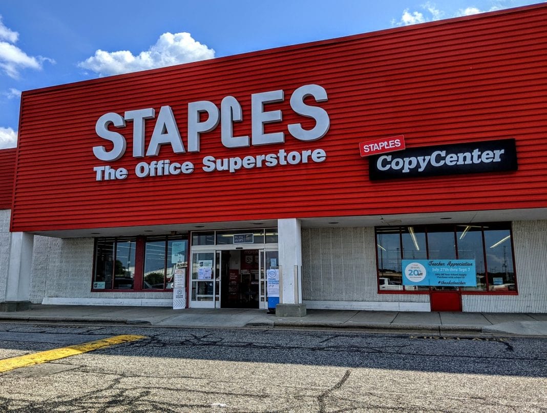 (EXPIRED) Free passport photos at Staples on 2/29 for first 29,000 people