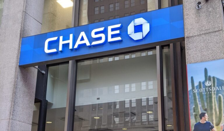 Chase will soon limit cash back rewards to its own accounts