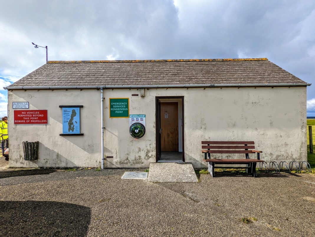Flying On The World's Shortest Flight: Papa Westray To Westray - Less ...
