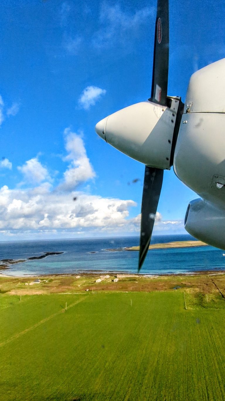 Flying On The World's Shortest Flight: Papa Westray To Westray - Less ...