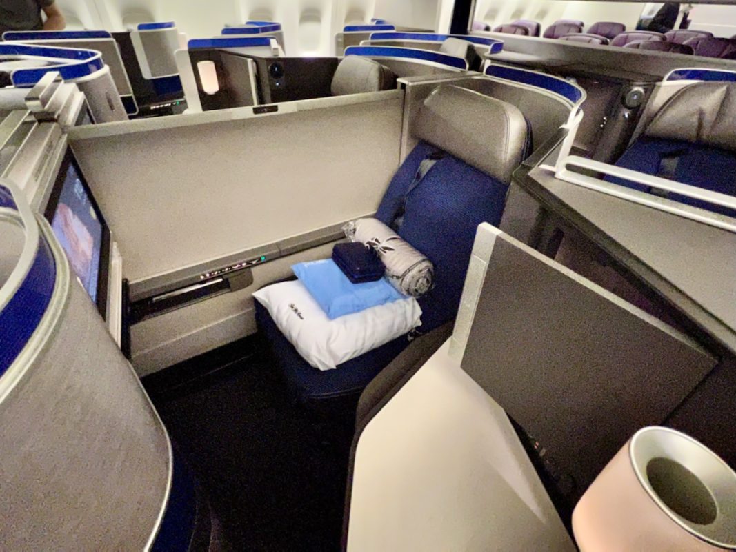 United Polaris Business Class Boeing 777-200 San Francisco to Tokyo Haneda