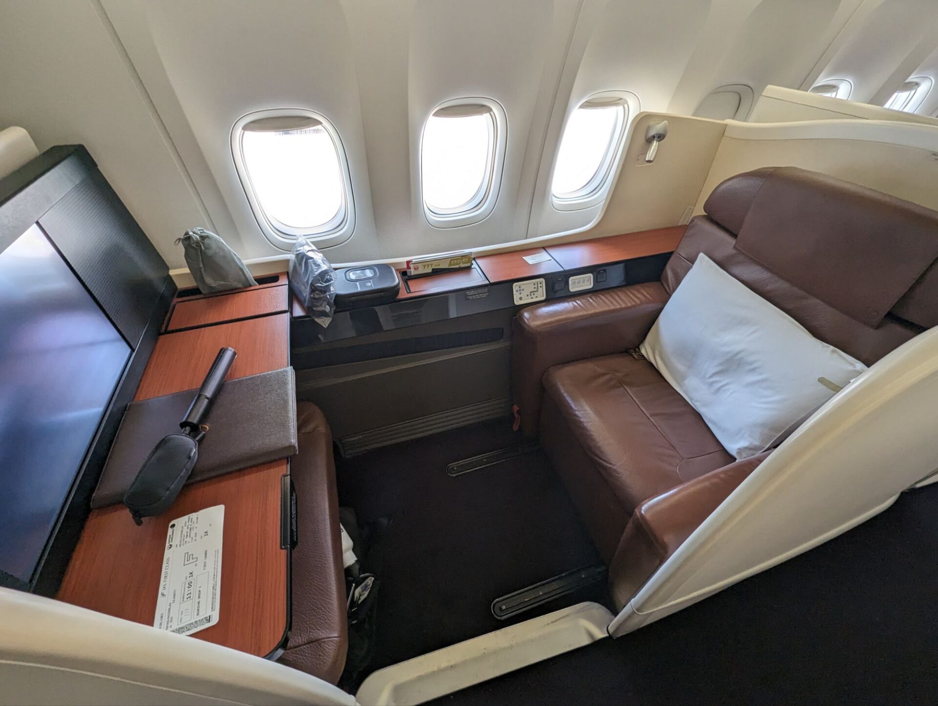 Japan Airlines 777 "old" First Class: Bottom Line Review (BKK-HND and ...